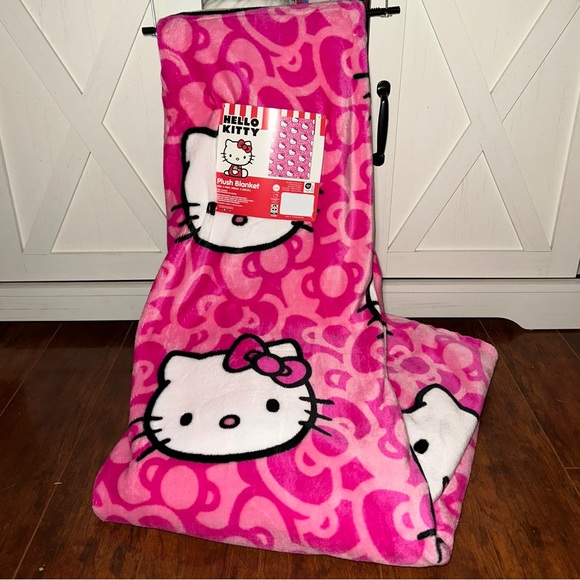 Hello Kitty | Bedding | Hello Kitty Hot Pink Bow Twin Throw Blanket ...